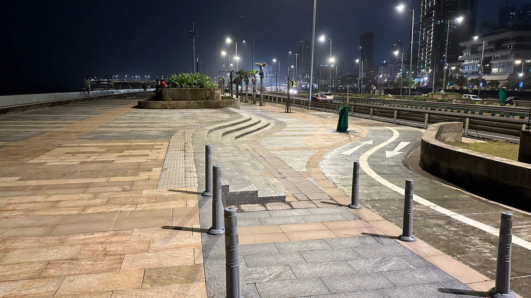 Visuals: Night view of the Coastal Road Promenade in Worli, Mumbai | Local Press Co
